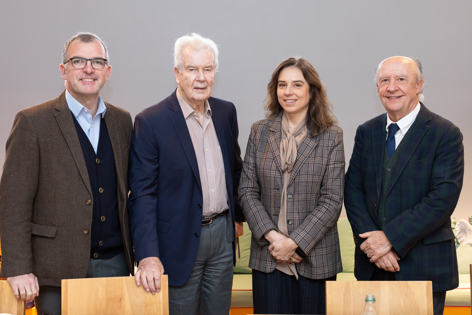 "De primera fuente": Cristián Larroulet y Rolf Lüders relatan el ...